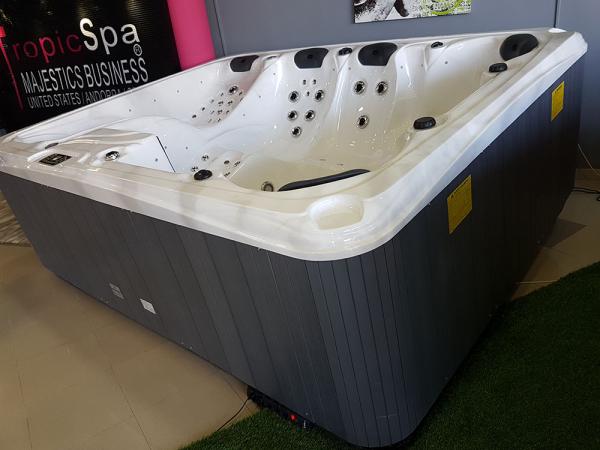 Spa Jacuzzi levitation ECSTATIC 7 Places Gamme 2016